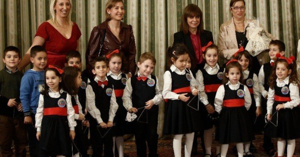 Παραδοσιακά Κάλαντα Χριστουγέννων από ολόκληρη την Ελλάδα άκουσε η ...